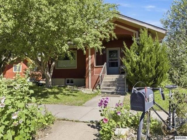 609 E Garfield St, Laramie, WY 82070
