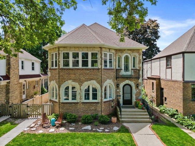 609 E Lake View Ave, Whitefish Bay, WI 53217
