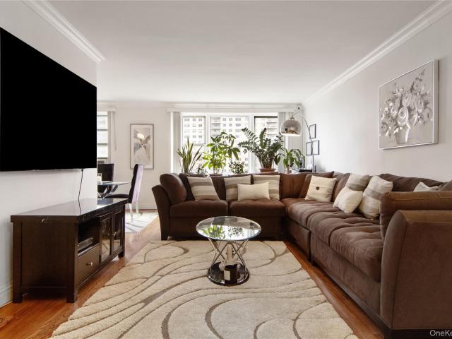 609 Kappock Street 8G