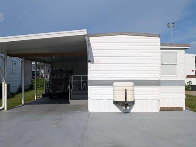 609 Highway 466, Lady Lake, FL 32159