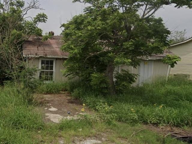 609 Lopez St, Robstown, TX 78380