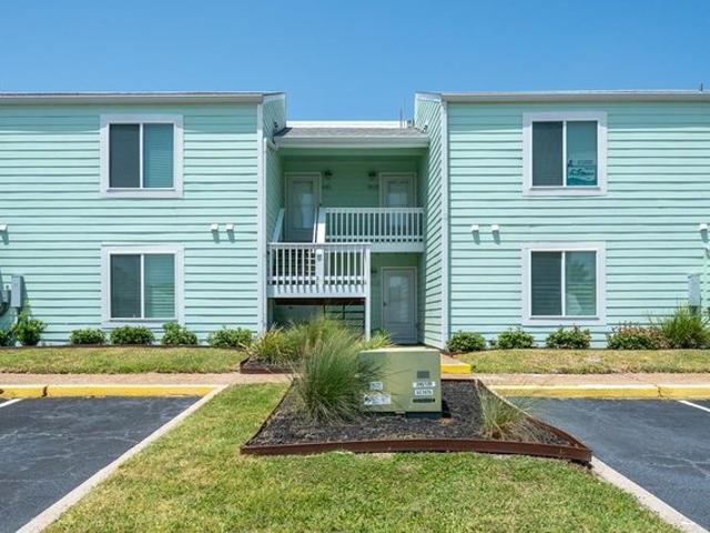 609 Lauderdale Dr, Rockport, TX 78382