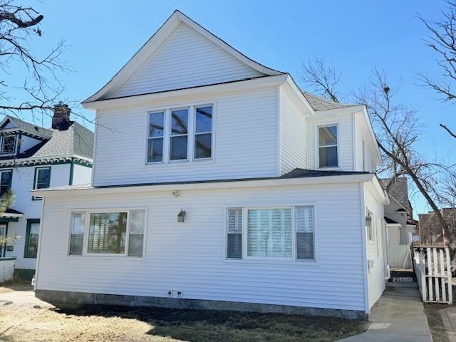 609 Lake Boulevard NE