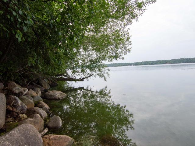 609 Lakeshore Drive
