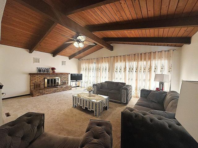609 Moss Pl, Dixon, IL 61021 | MLS #12620 | Compass