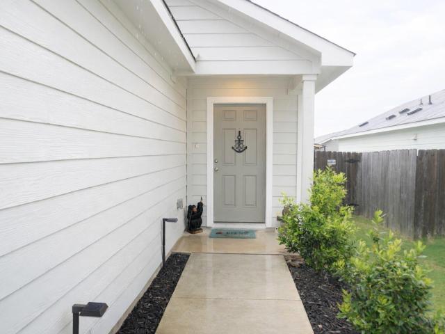 609 Marty Allen Loop