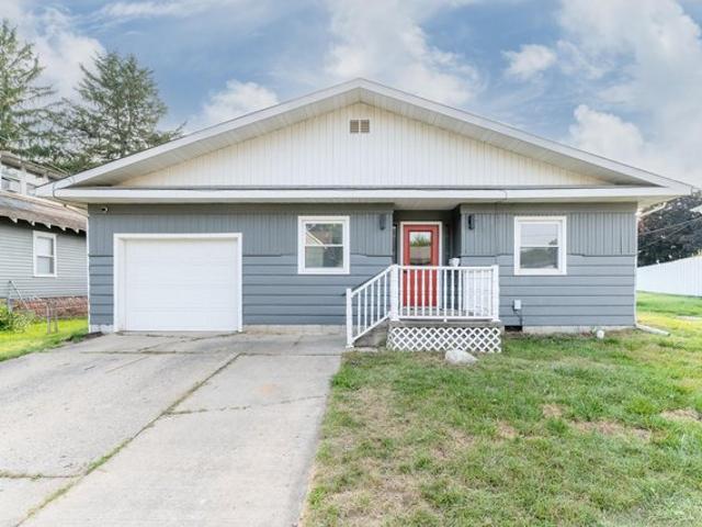 609 N Jackson St, Ionia, MI 48846