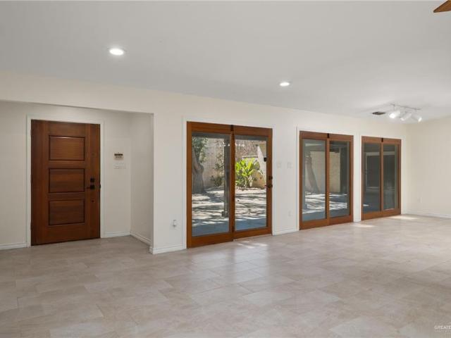 609 N Mccoll Circle