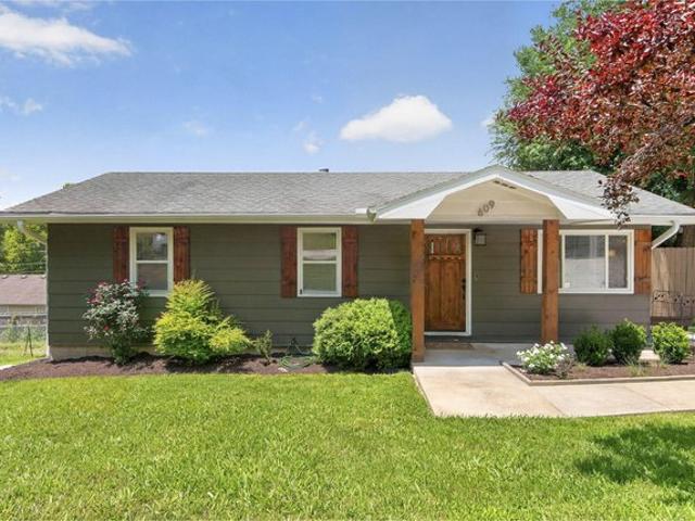 609 S 6th St, Ozark, MO 65721