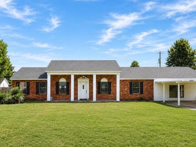 609 S Ozark Ave, Trumann, AR 72472