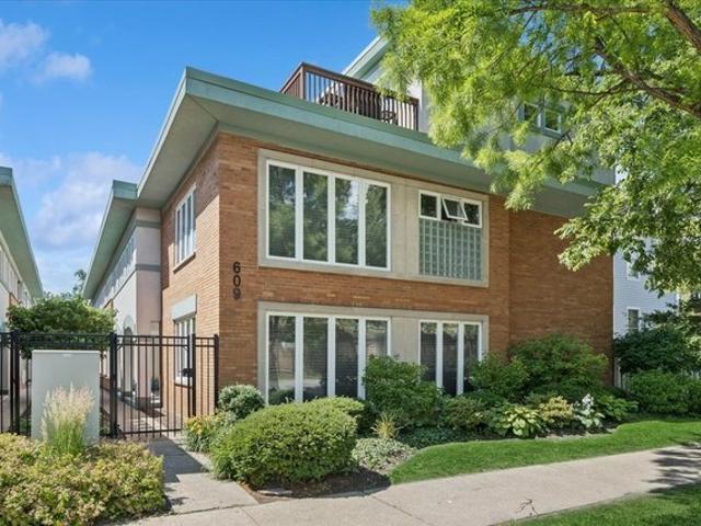 609 South Blvd Apt E, Oak Park, IL 60302