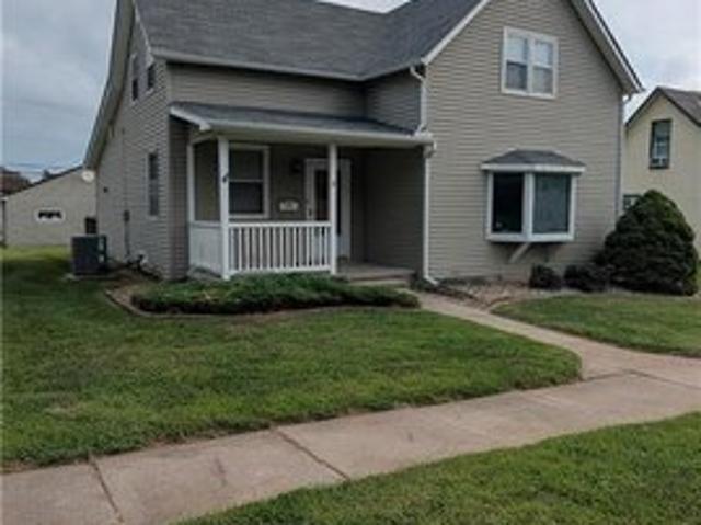 609 Pottawatomie St, Hiawatha, KS 66434