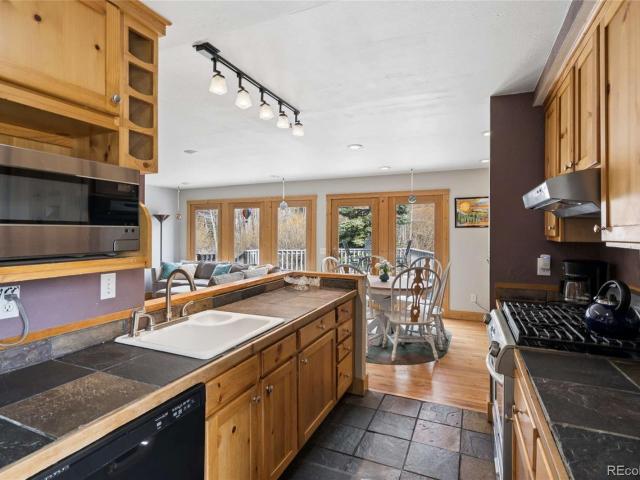609 W 4th Street