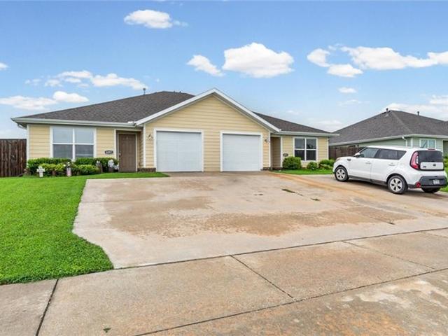 609 W Christopher Dr, Siloam Springs, AR 72761
