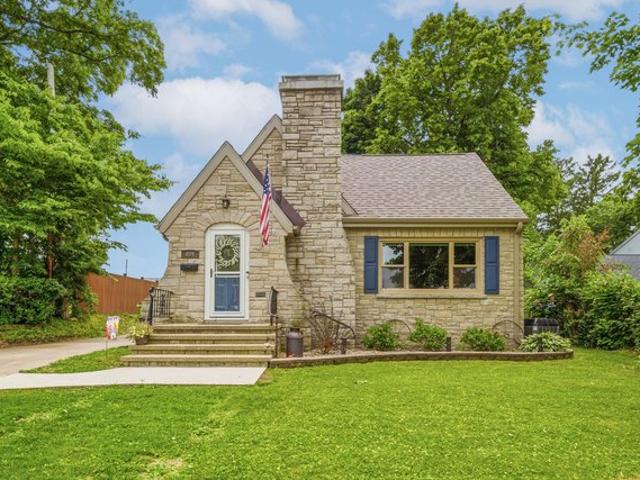 609 W Mackie St, Beaver Dam, WI 53916