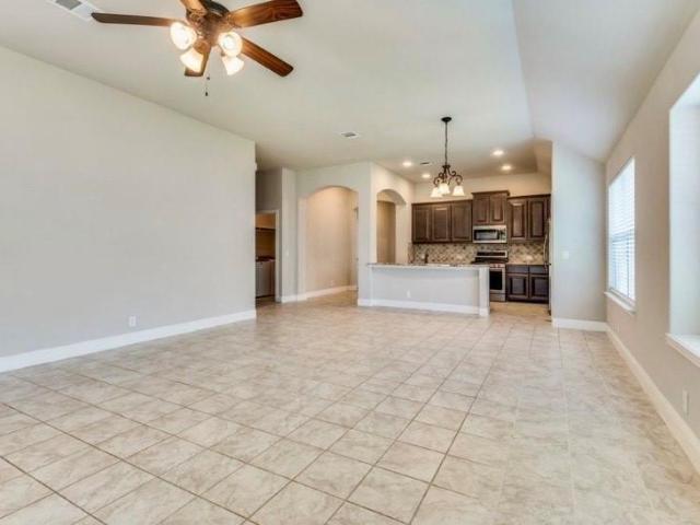 609 W North Creek Drive