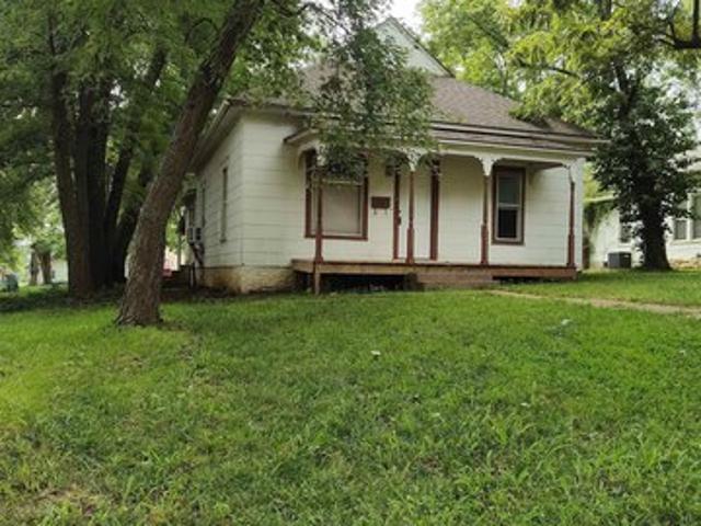 609 West St, Holton, KS 66436