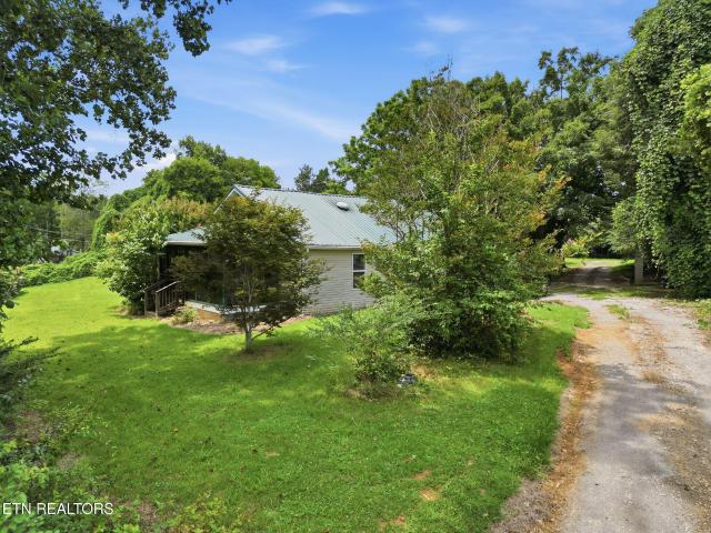 609 Tipton Station Rd