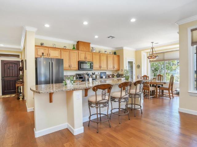 609 Twin Lakes Ln