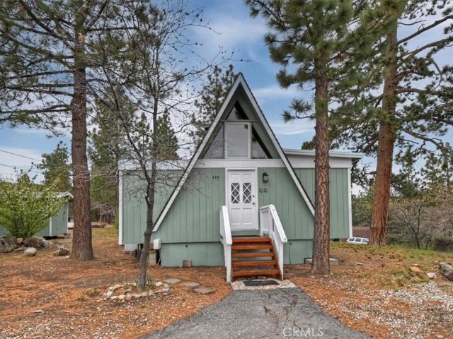 609 Villa Grove Ave, Big Bear City, CA 92314 | MLS #IG26083 | Compass