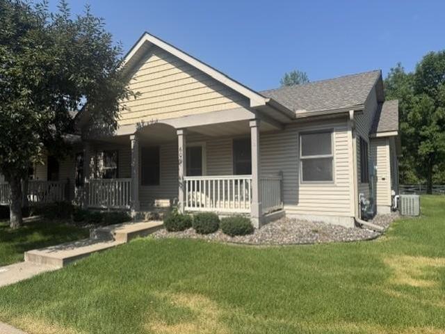 609 Vine Ln, Monticello, MN 55362