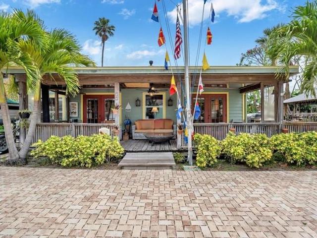 60 83rd Ave, Treasure Island, FL 33706