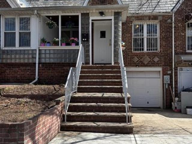60 03 th St, Flushing, NY 11355