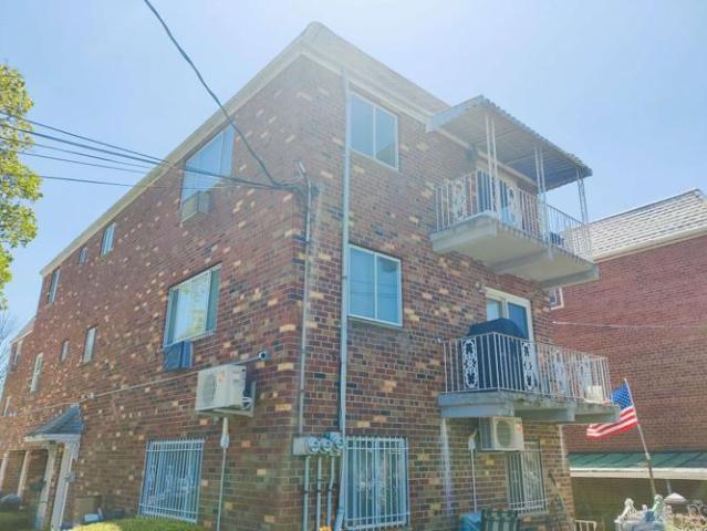 60 06 83Rd St 3Rd Fl, Middle Village, NY
