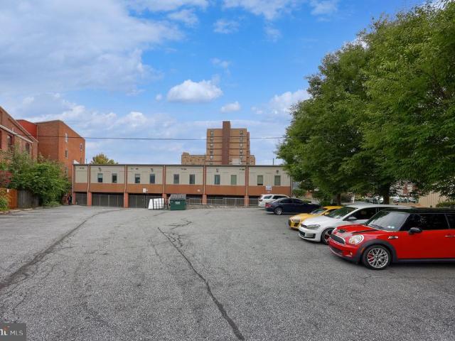 60 W Walnut Street