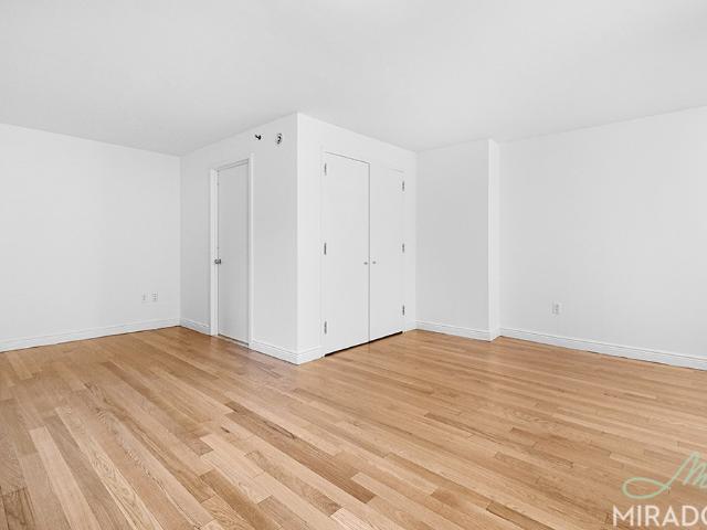 60 W 23rd Street 927