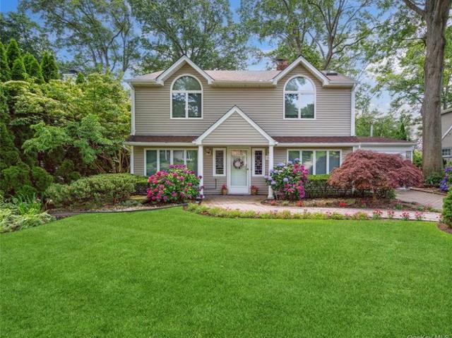 60 Wakefield Ave, Port Washington, NY 11050