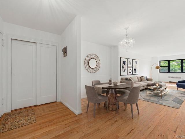 60 White Oak Street 2F