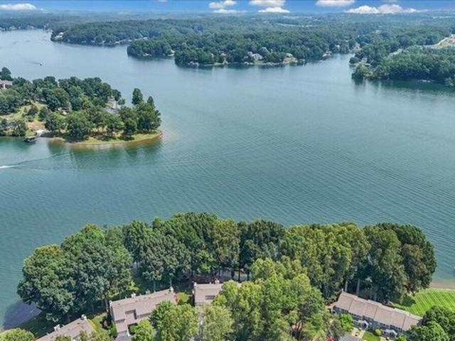 60 Windlass Pointe Dr, Moneta, VA 24121