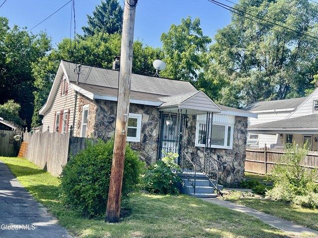 60 Woodlawn St, Rotterdam, NY 12306