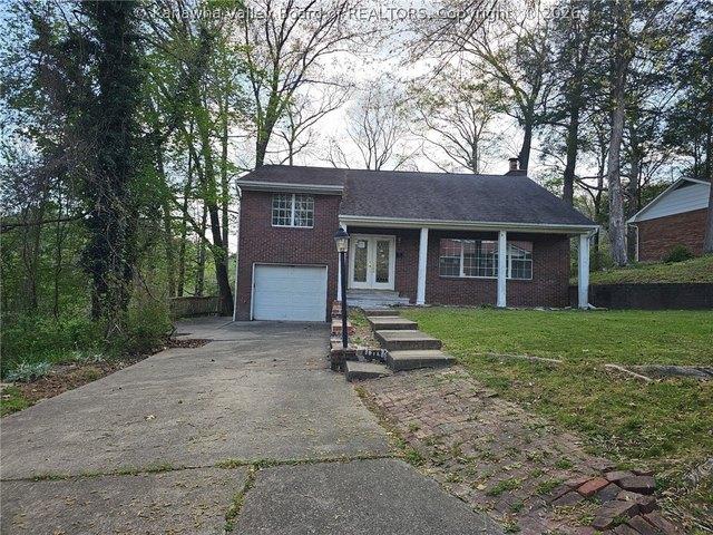 60 Woodland Dr, Madison, WV 25130