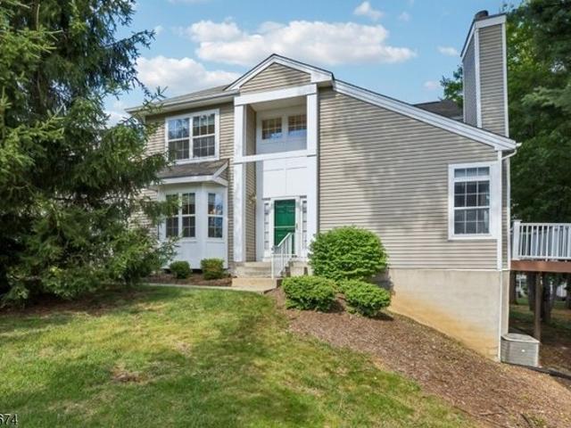 60 Woodmont Dr, Randolph, NJ 07869