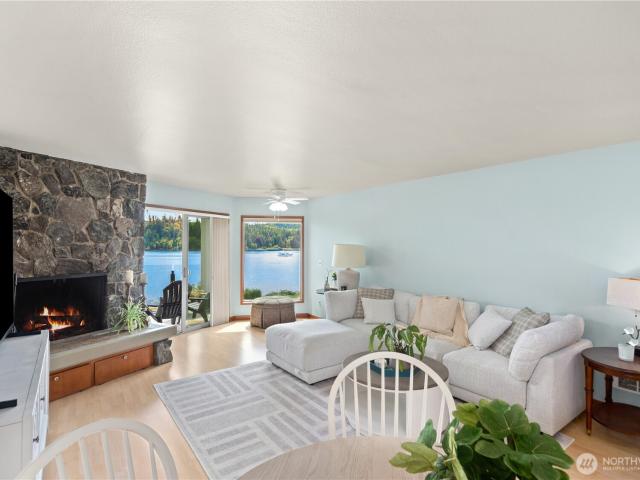 60 Admiralty Lane # #325