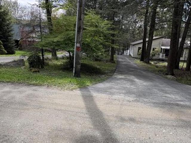 60 Arrowhead Cir, Newfoundland, PA 18445
