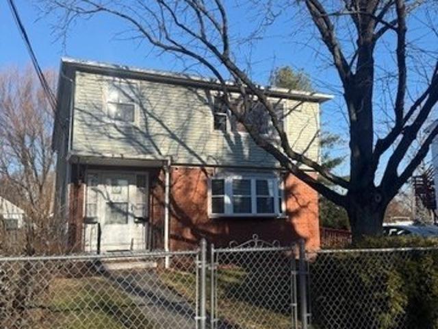 60 Baggot St, West Haven, CT 06516