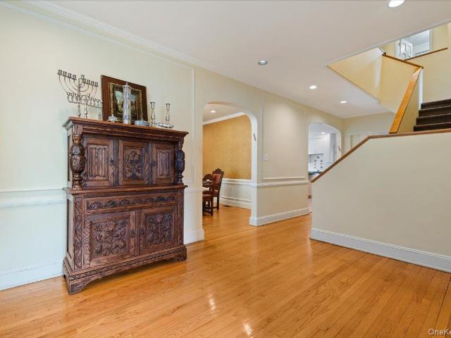 60 Broadway, Lawrence, NY 11559 | MLS #990089