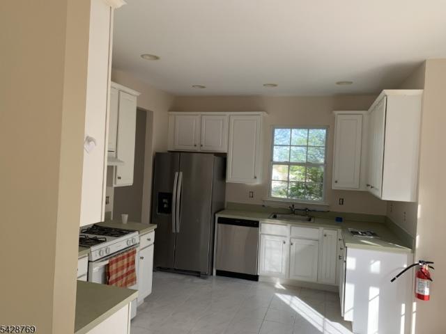 60 Brock Ln