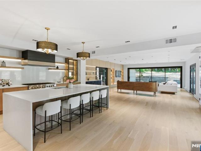 60 Brookside Drive
