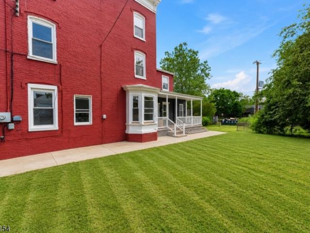 60 Brainard St