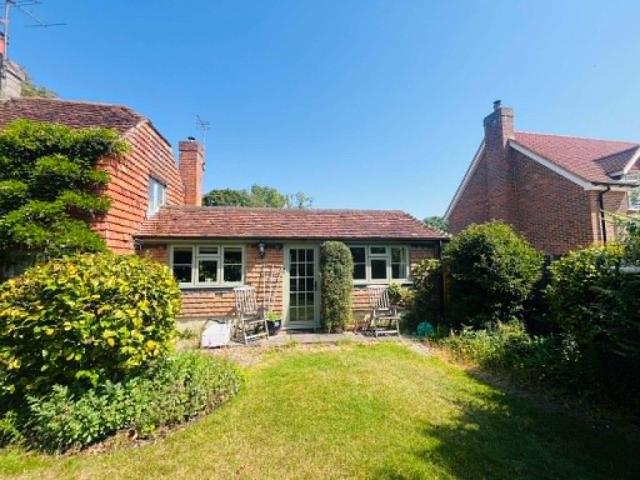 60 Burys Bank Road, Thatcham RG19 1 bed cottage to rent £1,025 pcm £237 pw