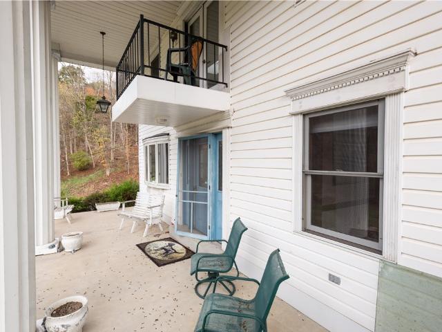 60 Candy Hollow Way