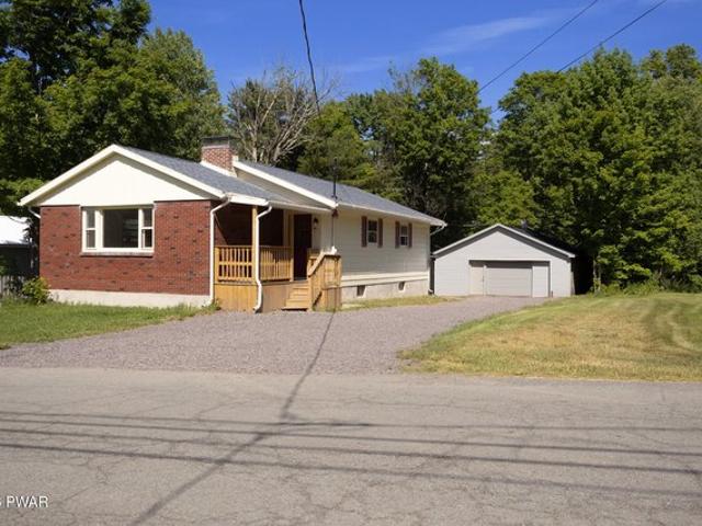 60 Center St, Covington Township, PA 18424