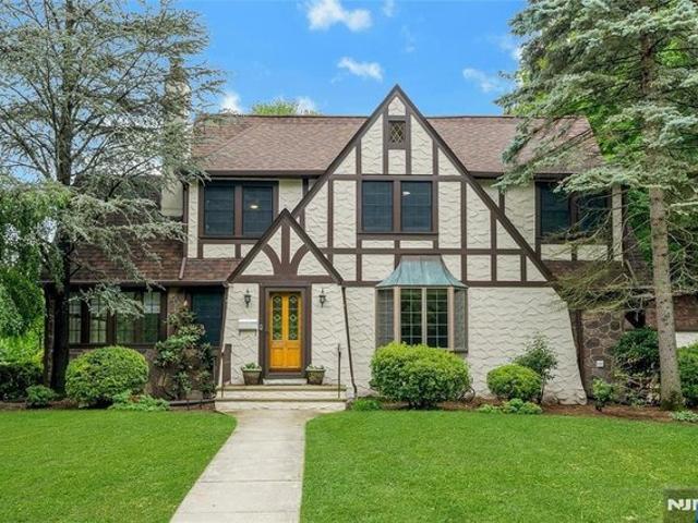 60 Chestnut St, Ramsey, NJ 07446