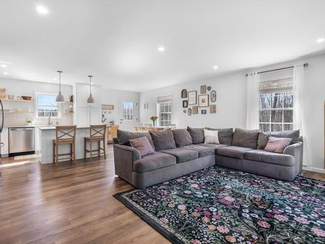 60 Church St, Belmont, NH 03220