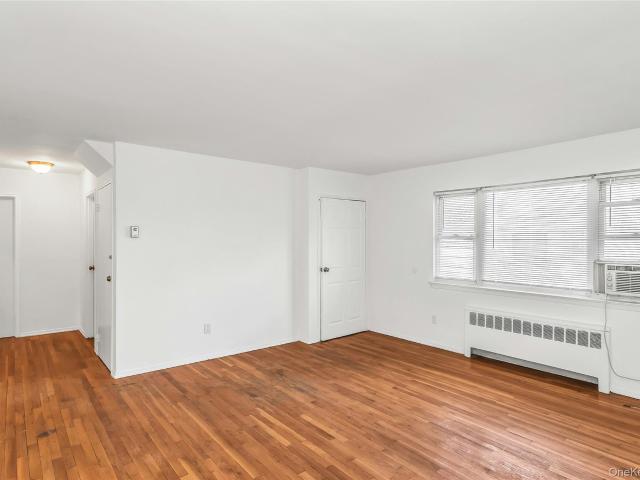 60 E Carmans Road