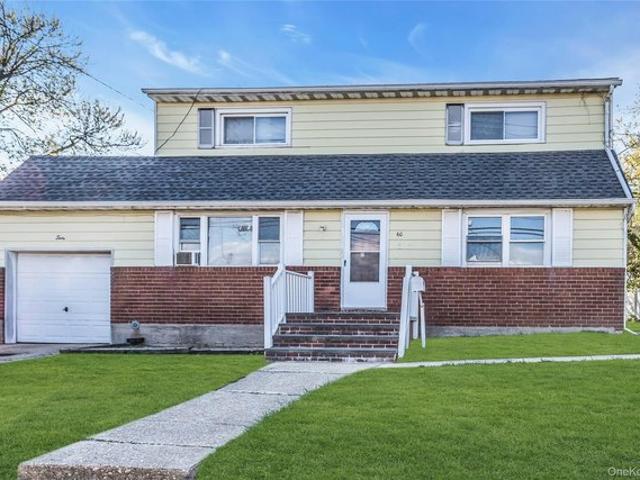 60 E Carmans Rd, Farmingdale, NY 11735